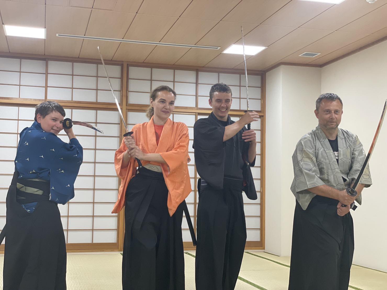 Let’s Try Taté (殺陣 : Japanese Staged Sword Fighting) | Language Tourism ...